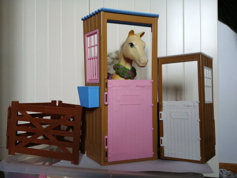 Barbie Pferde mit Stall (Gebraucht) in Bern für CHF 20 – mit Lieferung ...