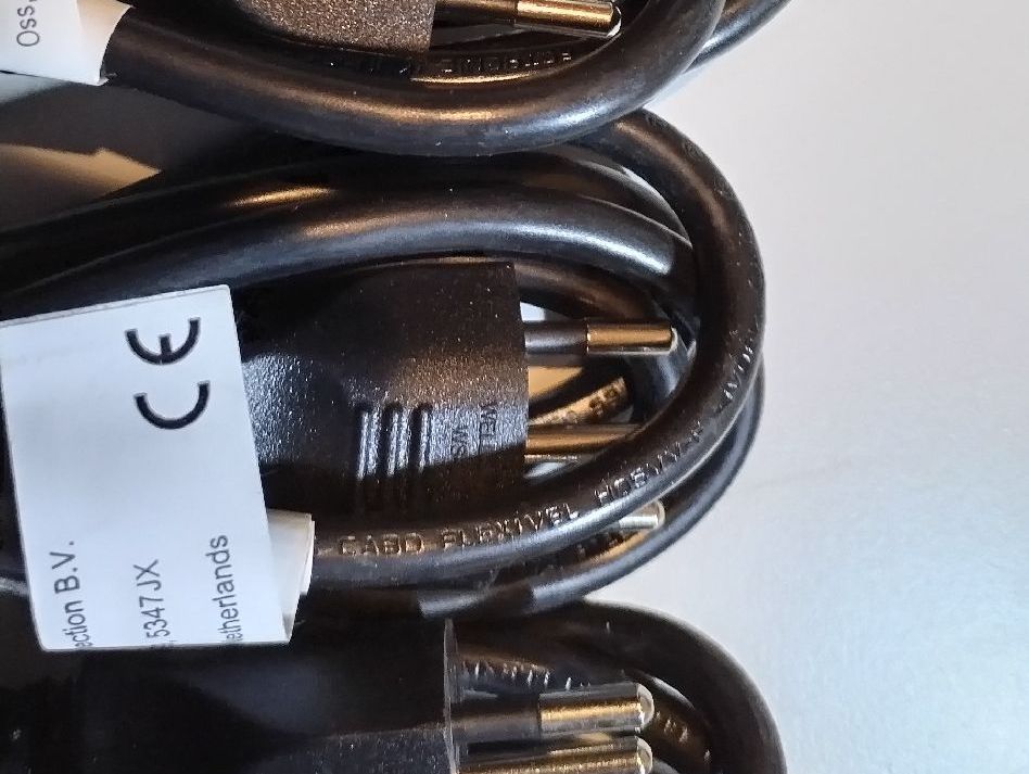 3x Netzkabel C13 Kaltgerätestecker 5 Meter (Neu und originalverpackt ...