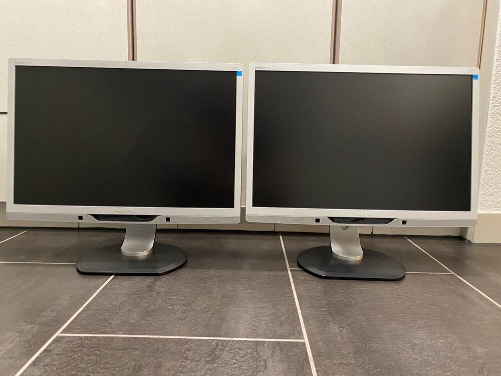 2 Stk. 22 Zoll Bildschirm | Kaufen auf Ricardo