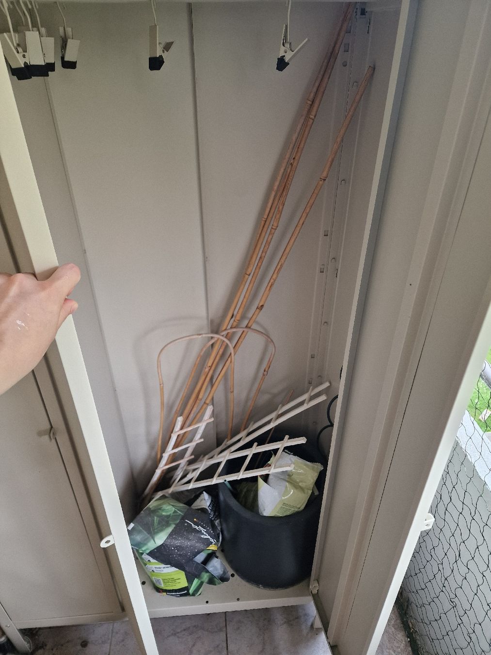 Metal Garden Cabinet & Shelving Unit (Balcony/Cellar) (D'occasion) à ...
