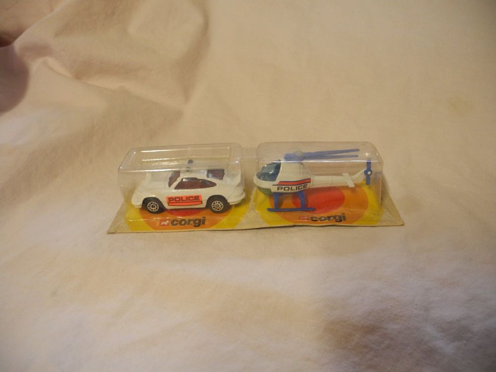 CORGI JUNIORS N0. 2523 PORSCHE + HELICOPTER POLICE MIB. (Neu und ...