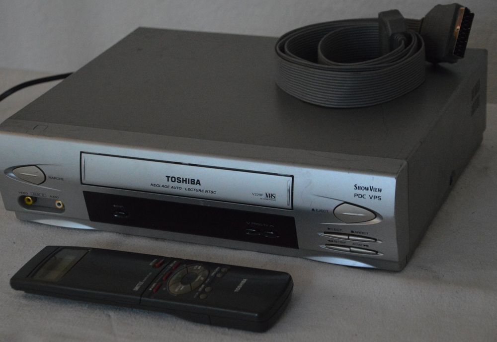 Videorecorder VHS Toshiba V-229F magnétoscope (Gebraucht) in Collonges für CHF 90 – mit ...