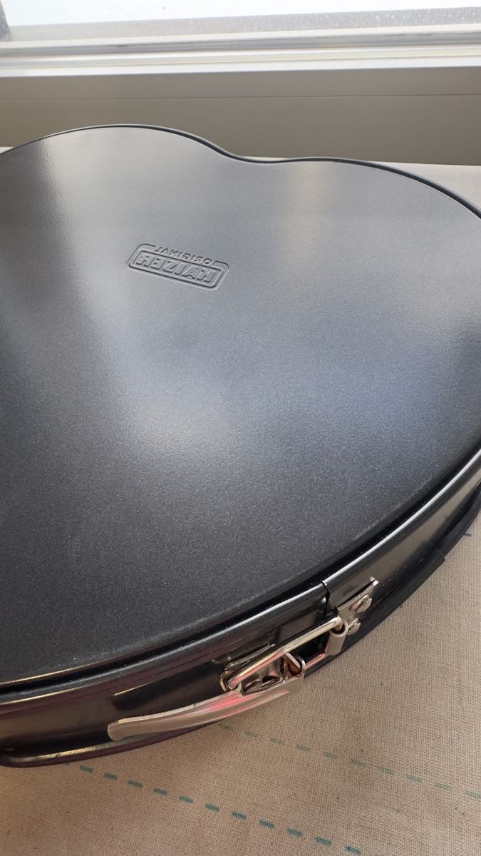 Herz Springform von Kaiser (Gebraucht) in Einsiedeln für CHF 1 – mit ...