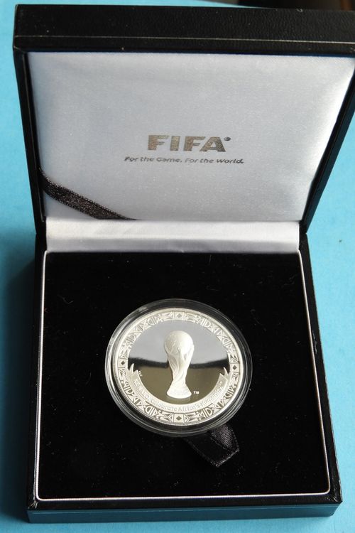 FIFA Medaille Fußball WM 2010 Südafrika, 1oz Ag, PP 5000 St (Neu und originalverpackt) in ...