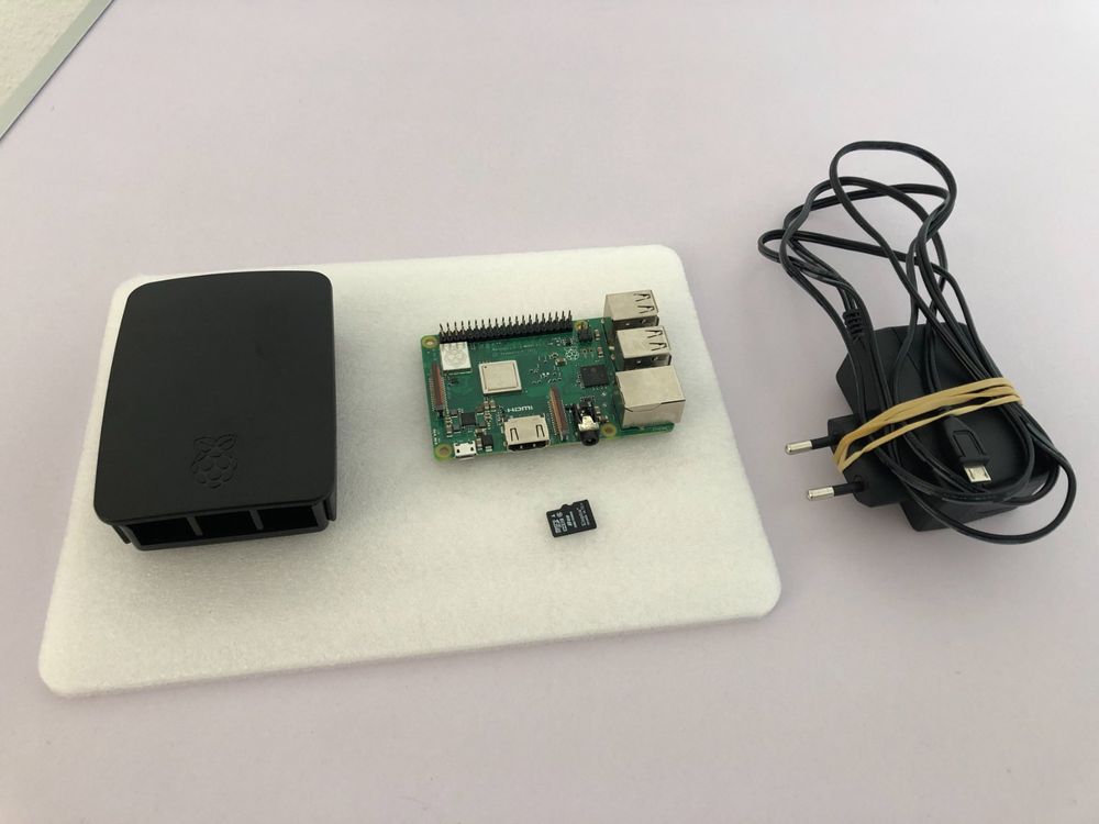 Raspberry Pi 3 Model B+ mit Netzteil + Gehäuse + SD Karte (Neu (gemäss ...