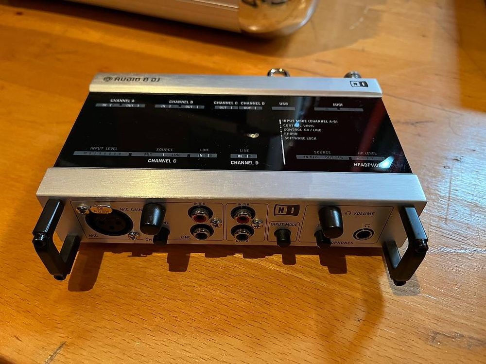 Traktor Scratch pro inkl. Audio 8 DJ (Gebraucht) in Diepflingen für CHF ...