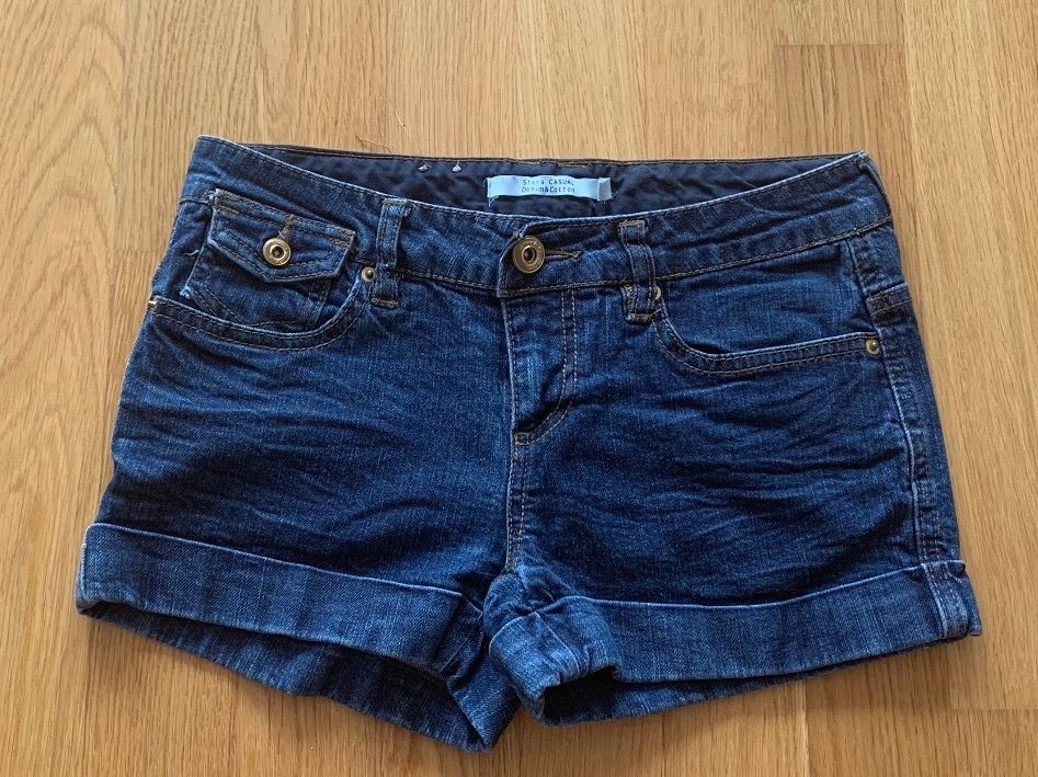 Jeansshorts (Gebraucht) in Oftringen für CHF 1 – mit Lieferung auf Ricardo kaufen
