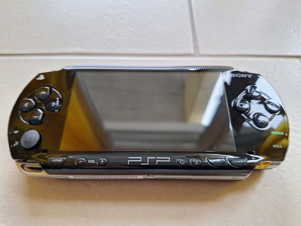 Sony PSP - 1004 Komplett-Set mit Spielen und Zubehör! (Gebraucht) in ...