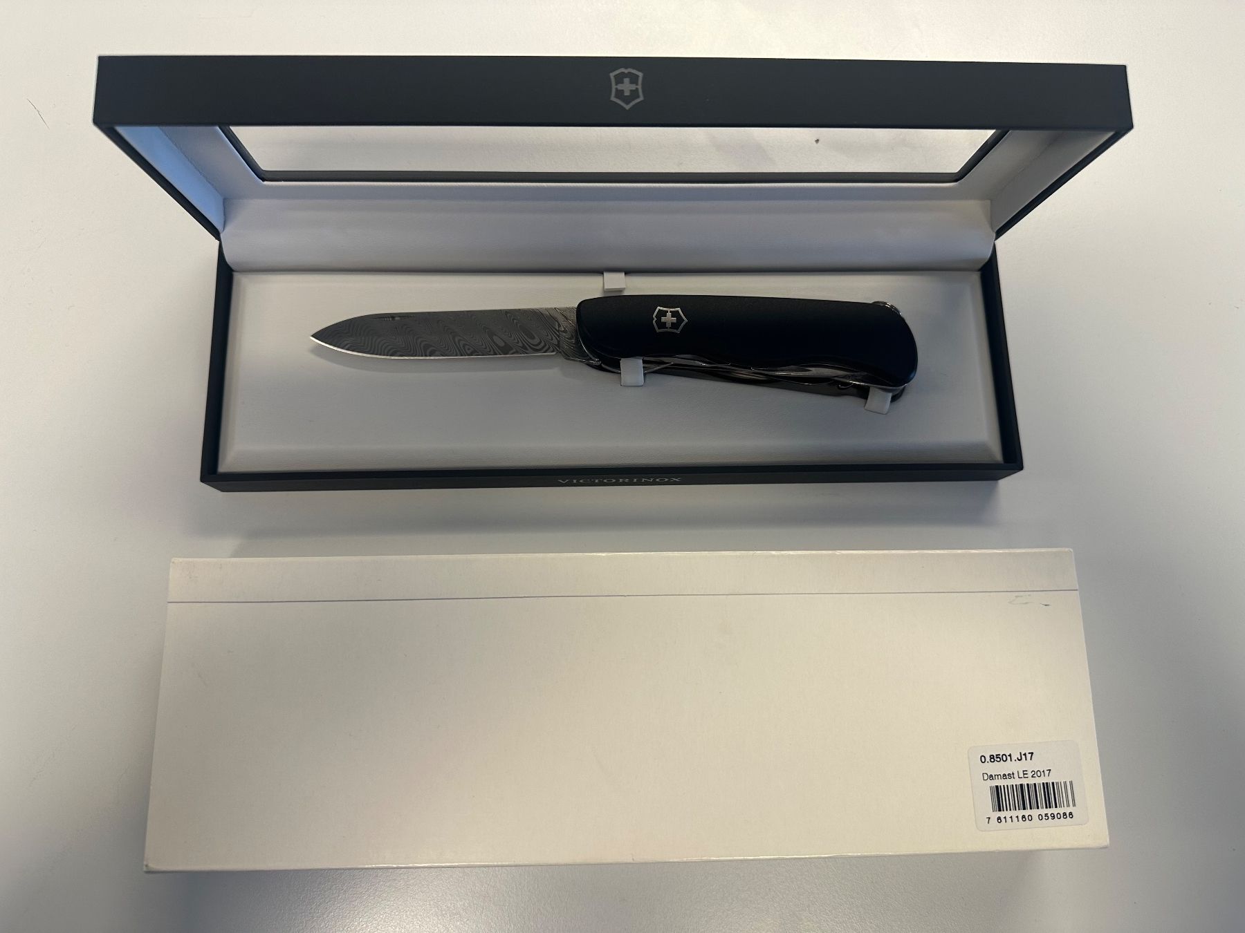 Victorinox Damast Jahresmesser 2017 (Nr.4891/5000) - limited (Neu ...