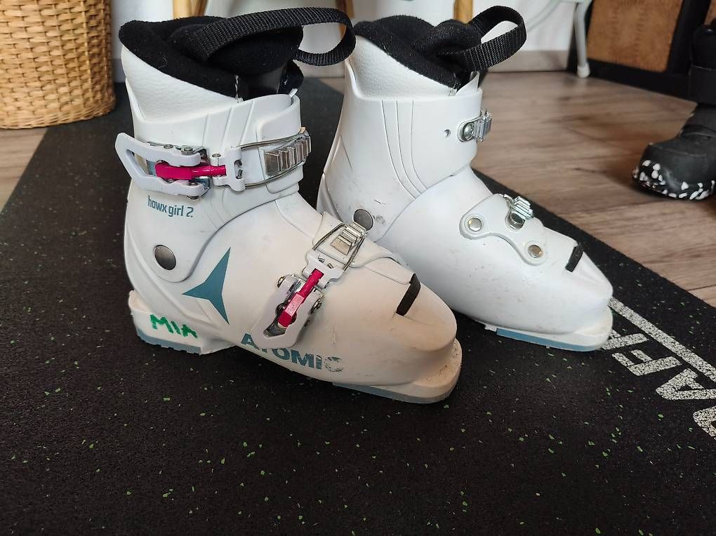 Skischuhe 200-205 = Grösse 32 (Gebraucht) in Prez-vers-Noréaz für CHF ...