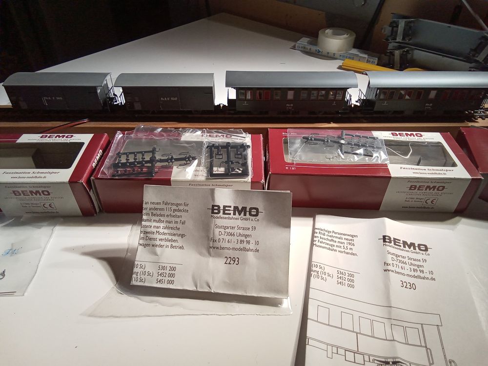 Vier alte Güter/Personenwagen RhB Bemo HOm (Gebraucht) in Mesocco für ...