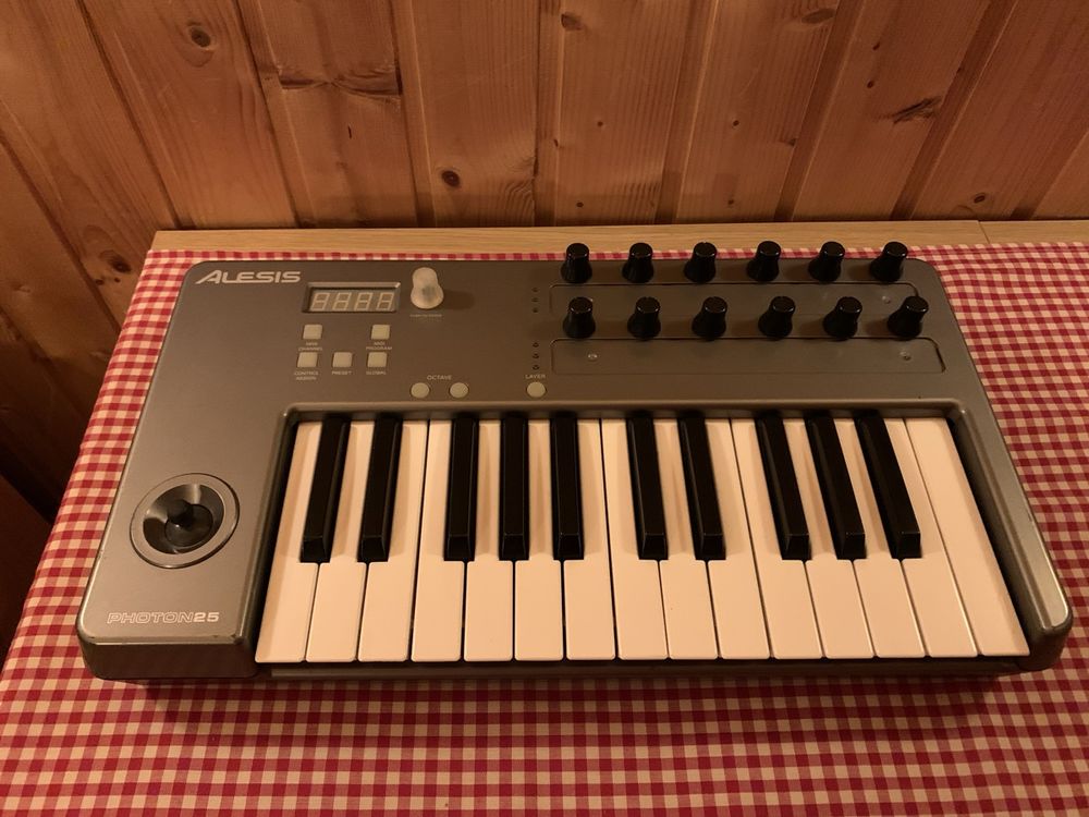 Kleines Midi Keyboard Alesis Photon 25 (Gebraucht) in Blauen für CHF 8 ...