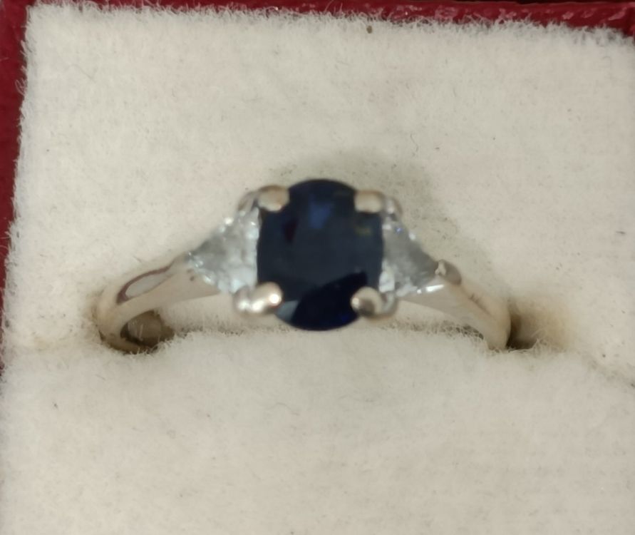 Ring Weissgold 750 CB (Bucherer?) mit Saphir und Diamanten (Gebraucht) in Frutigen für CHF 400 ...