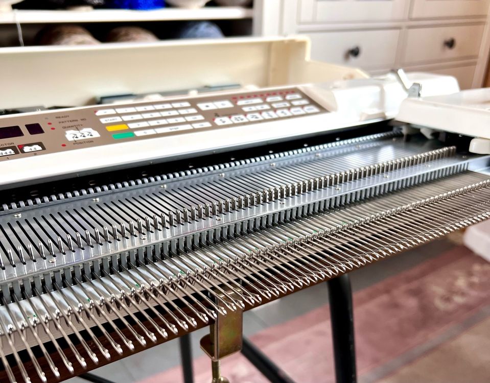 Brother KH-940 Electroknit Computer Strickmaschine (Gebraucht) in Plons ...