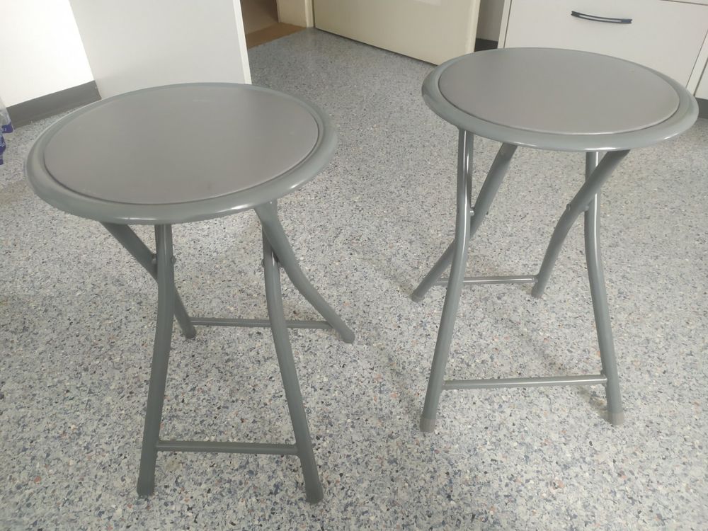 Zwei graue Höcker sehr stabil aus Geschäftsauflösung | Kaufen auf Ricardo