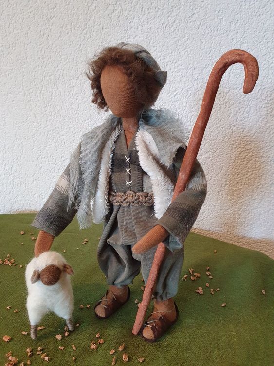 Krippenfigur Schwarzenberg: Hirte mit Schaf (Neu und originalverpackt ...