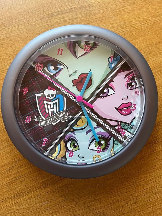 Monster High Wanduhr (Gebraucht) in Rünenberg für CHF 1 – mit Lieferung ...
