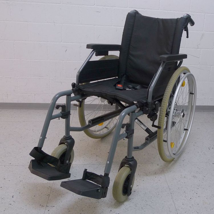 Rollstuhl Tomtar SB 42 cm TB, nur CHF199 (Gebraucht) in Lengnau für CHF 199 – mit Lieferung auf ...