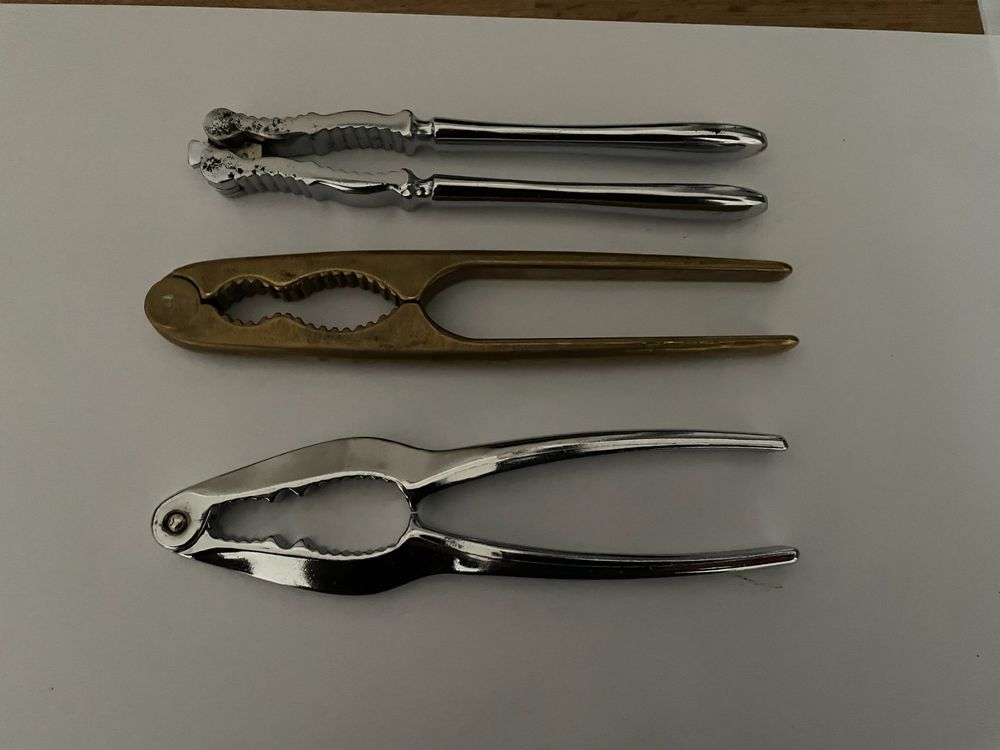 NUSSKNACKER 3 STÜCKE (Gebraucht) in Uhwiesen für CHF 21 – mit Lieferung auf Ricardo kaufen