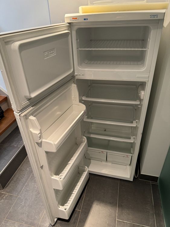 Elegantes Kühlschrank Mit Gefrierfach Gebraucht Ebenbild