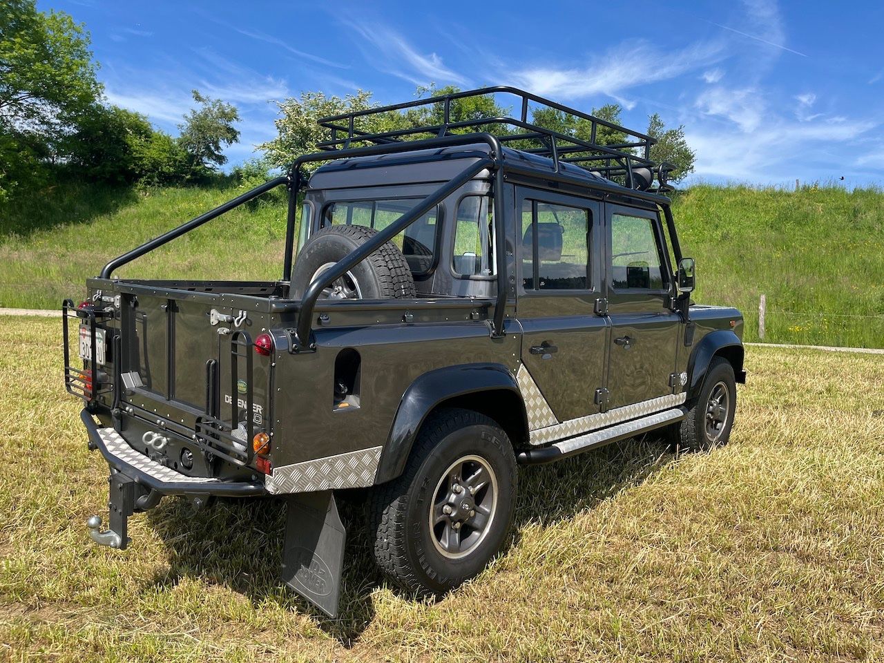 LAND ROVER Defender 110 TD5 Tomb Raider Lara Croft Edition (Gebraucht ...