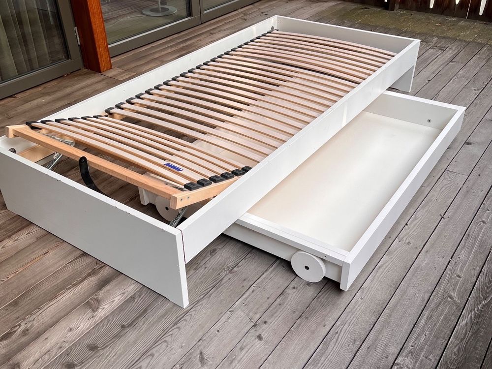 Bett 90 x 200 cm Massivholz inkl. Bettschublade + Lattenrost | Kaufen auf Ricardo