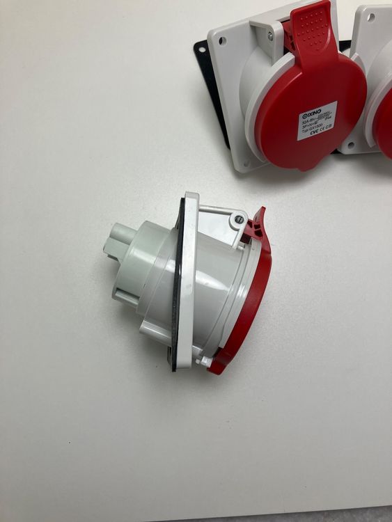 3 Einbau Steckdosen CEE 32 5P Schrägauslass | Kaufen auf Ricardo