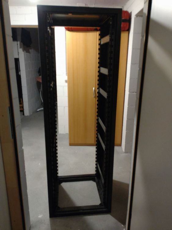 19 Zoll AV/ Server Rack (Gebraucht) in Wegenstetten für CHF 35 – mit ...