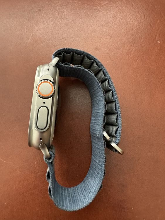 Apple Watch Ultra 2, 49mm Titanium Blue Alpin Loop M (Gebraucht) in ...