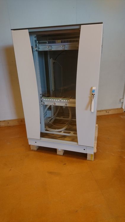 Server-Rack 80x80x127 | Kaufen auf Ricardo