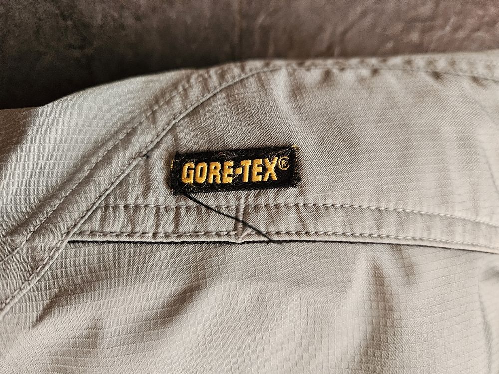 Skijacke Gore-Tex, Gr. M (Gebraucht) in Kesswil für CHF 18 – mit Lieferung auf Ricardo kaufen