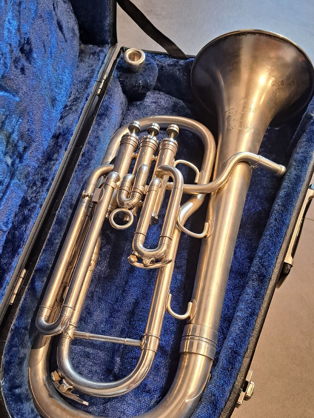 Schönes Es Horn von Besson ideal für Einsteiger (Gebraucht) in ...