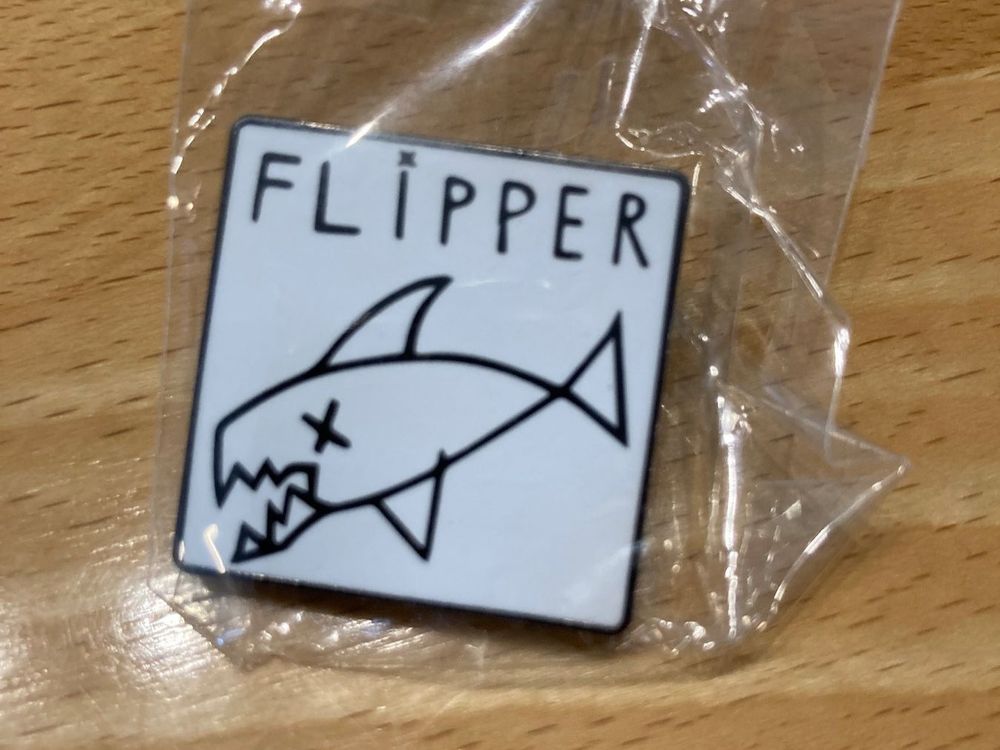 Flipper Pin Anstecker Punk Rock Metal Pop (Neu (gemäss Beschreibung ...