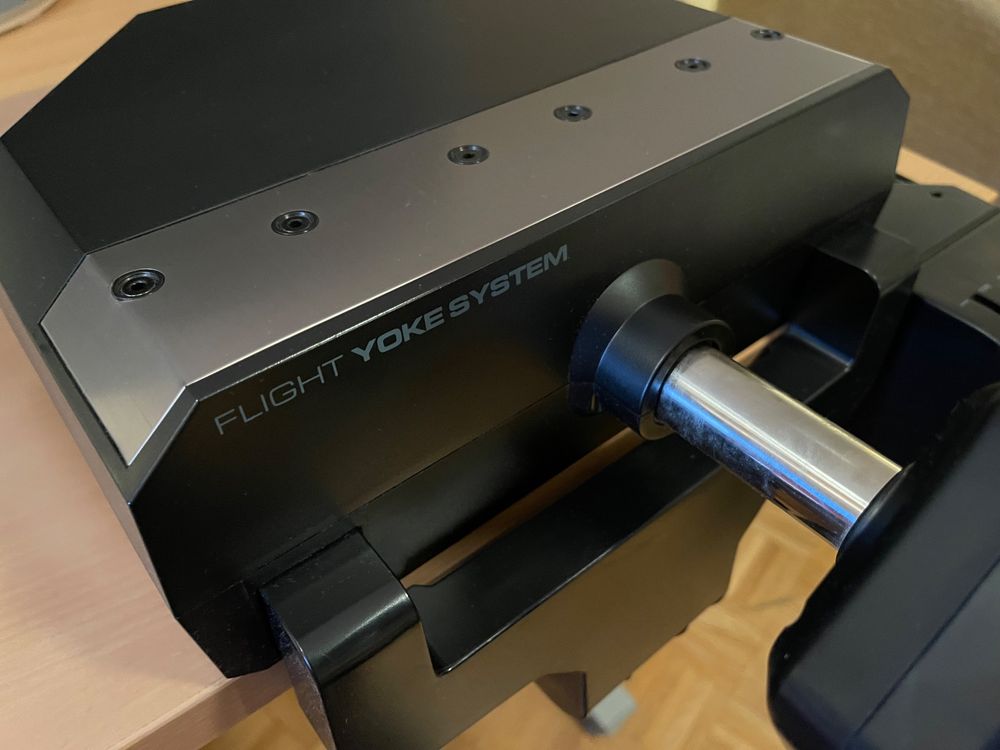 LOGITECH G Pro Flight Yoke System +Flight Rudder Pedals (Neu (gemäss ...