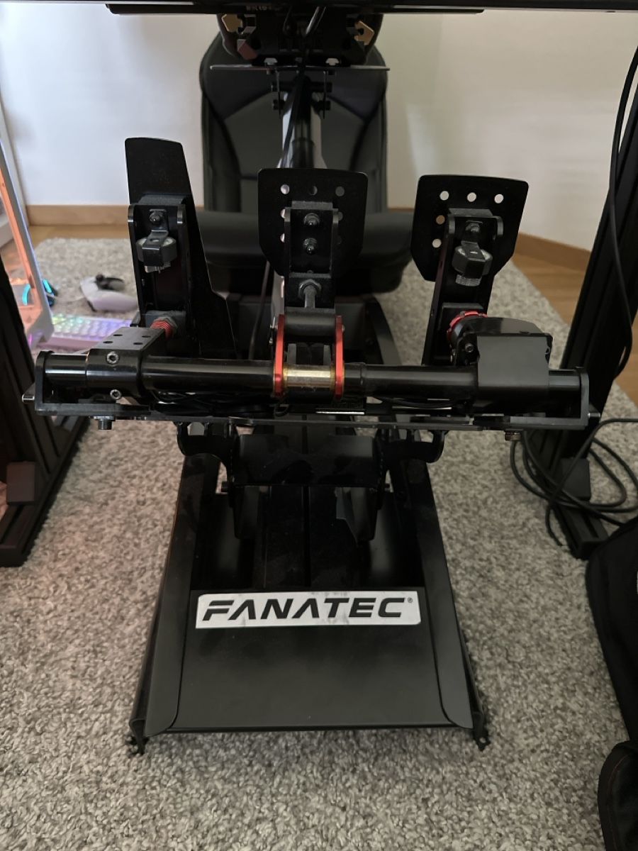 Fanatec F1 SIM Race Sitz inkl. Lenkung und Pedale (Gebraucht) in Baar für CHF 1500 – nur ...