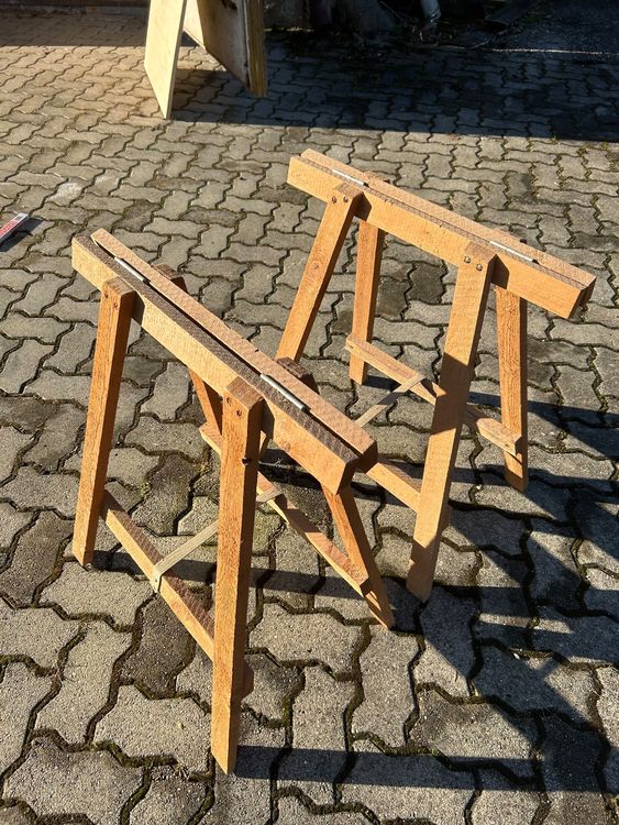 Elegantes Arbeitsböcke Aus Holz Fotos