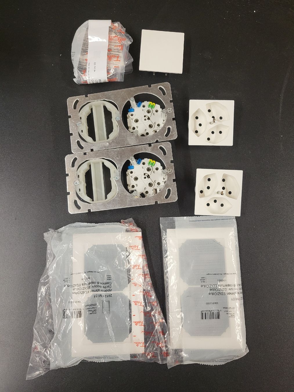 2-Stück Kombination Gr.1-1 mit 3xT13 und Blinddeckel Feller (Neu ...