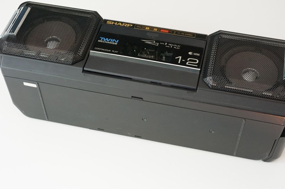 Ghetto-Blaster von Sharp mit Doppelkassetten Laufwerk (Gebraucht) in ...