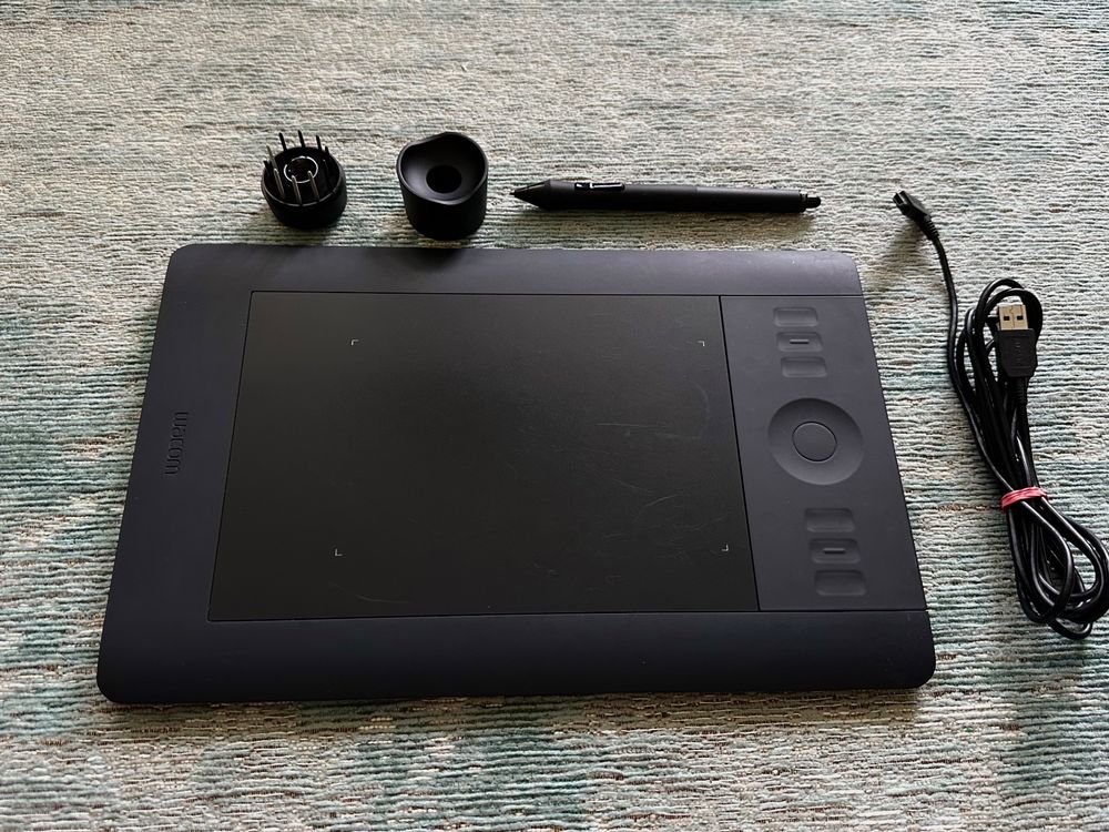 Wacom Intuos 5 Touch Small Pen Tablet (PTH-450) (Gebraucht) in Couvet ...