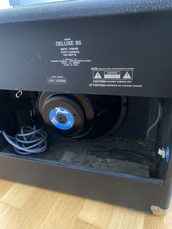 Fender Deluxe 85 Gitarrenverstärker –Transistor – voll funk (Gebraucht ...