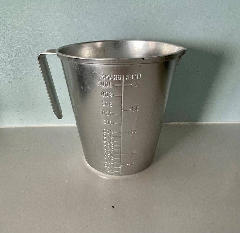 Alter Massbecher Alu 1 Liter (Gebraucht) in Sigriswil für CHF 9 – mit ...