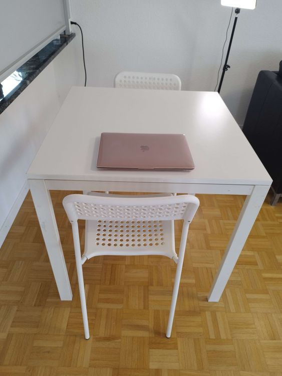 Weisser IKEA Tisch mit 2 Stühlen - Perfekt fürs Homeoffice (Gebraucht ...