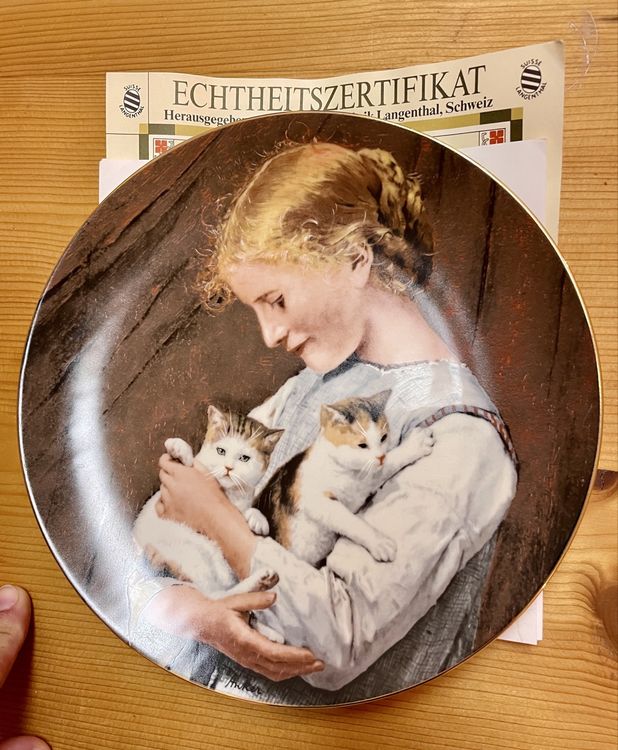Sammelteller, Albert Anker, „Mädchen mit zwei Katzen“ (Gebraucht) in ...