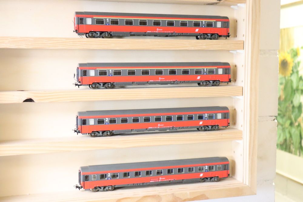 ROCO 4 x ÖBB grosse Personenwagen H0 - 44665 / 44666 (Gebraucht) in ...