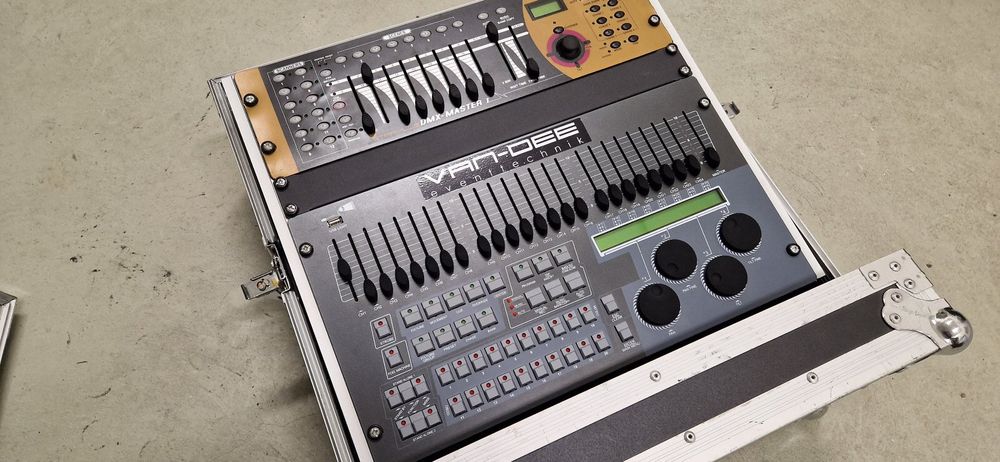 Lichtsteuerung DMX Invador / DMX Master 1 inkl.Case | Kaufen auf Ricardo Lichtsteuerung DMX Invador / DMX Master 1 inkl.Case | Kaufen auf Ricardo
