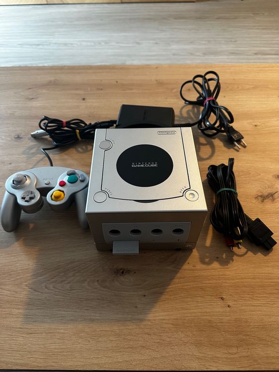console gamecube silver (bon état) (D'occasion) à villars-sur-glâne pour CHF 140 – avec ...