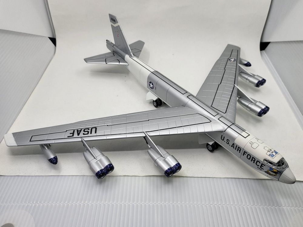 B-52 Stratofortress, 1/144 Corgi (Gebraucht) in für CHF 62 – mit ...