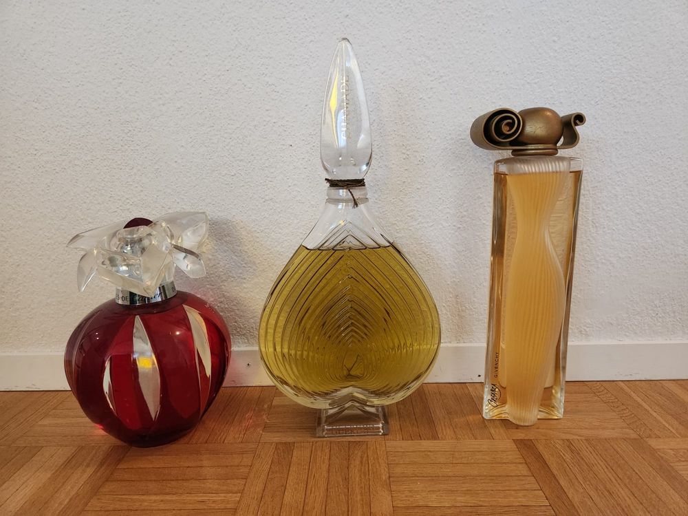 Ensemble de décorations promotionnelles pour parfums vintage | Kaufen auf Ricardo