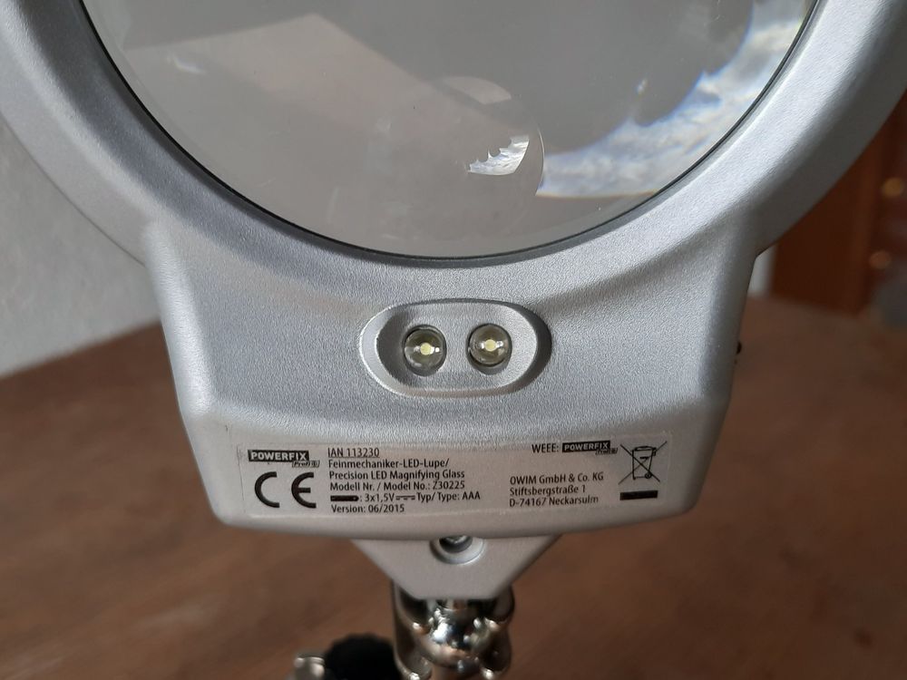 Dritte Hand / Lupe mit LED mit Gussfuss | Kaufen auf Ricardo