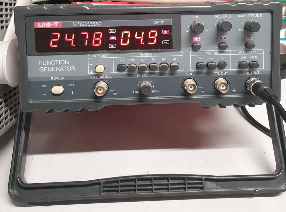 UTG 9002C Signal Generator 0.2Hz-2MHz Sin, Dreieck, Rechteck | Kaufen ...